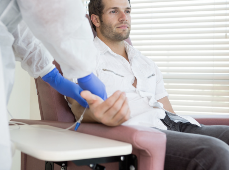 Administración de Hierro Endovenoso - Hemoclinic Perú